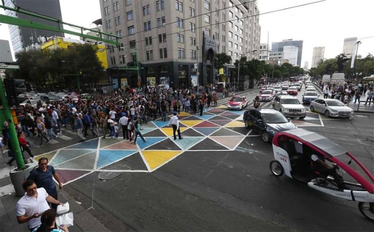 Colorful triangles mark new diagonal crosswalk in Mexico City