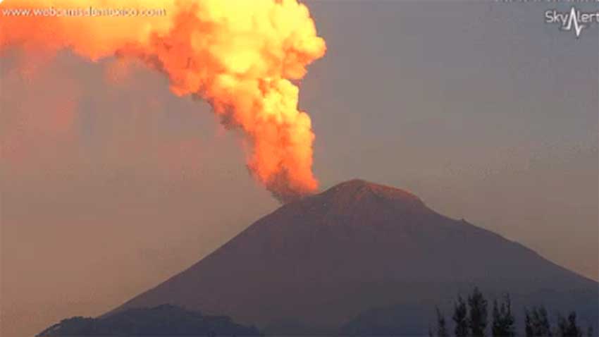Explosions, two-kilometer ash plumes at El Popo volcano