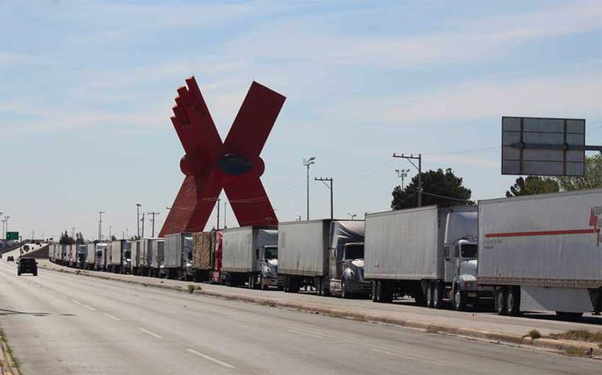 At some crossings, wait times up to 12 hours, 15-kilometer truck lines