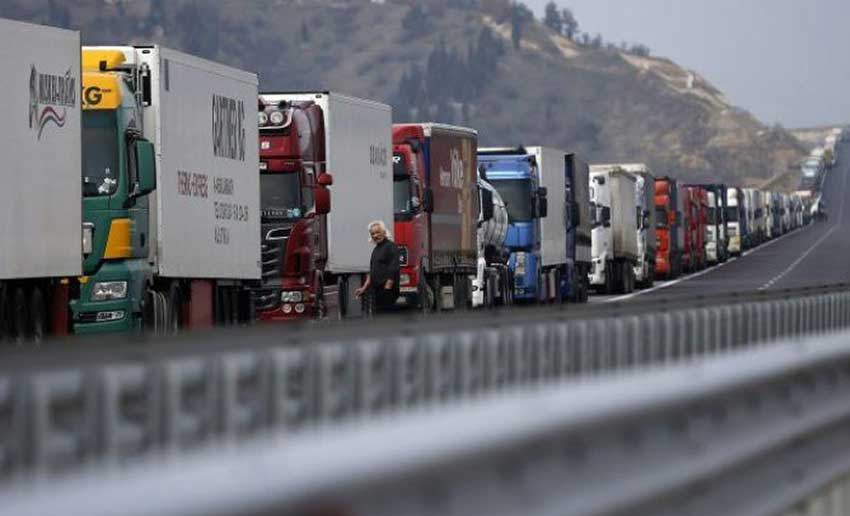 New measures fail to relieve congested northern border crossings