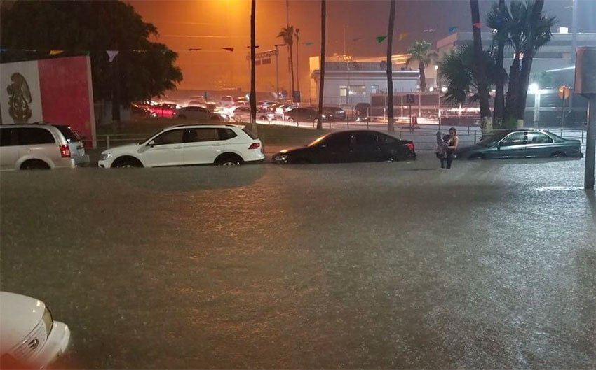 Heavy rains flood Reynosa hospital, close border crossings