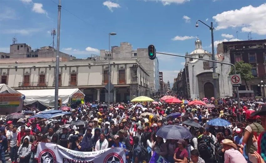 Thousands of students march to protest unpaid scholarship funds