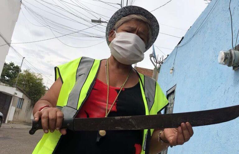 Armed with machete, Oaxaca woman takes on neighborhood crime