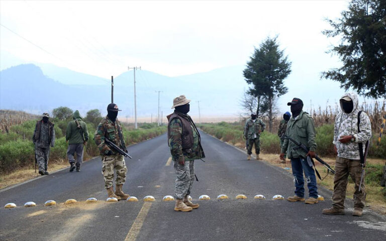 Michoacán removes nearly 100 illegal highway checkpoints