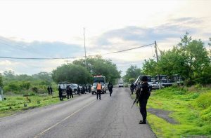 Michoacán removes nearly 100 illegal highway checkpoints