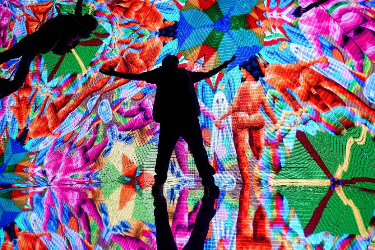 Pop surrealist Okuda San Miguel brings immersive art to CDMX