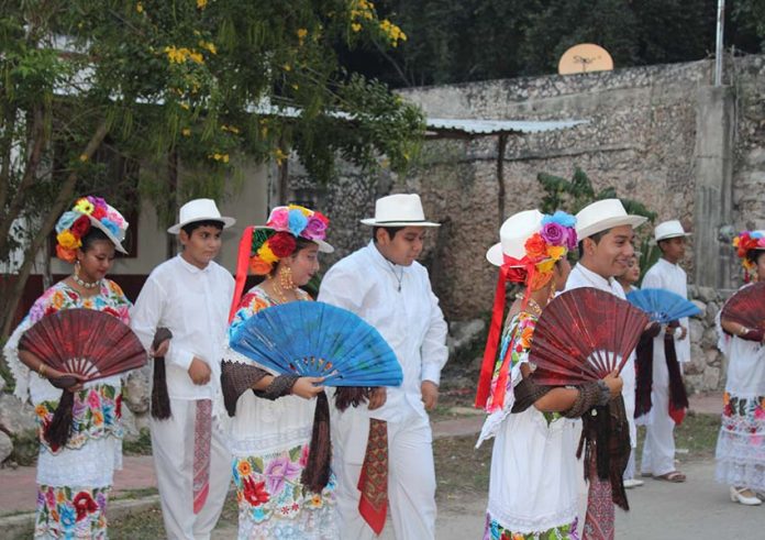 In Yucatán, teachers prepare small villages for a big train's changes