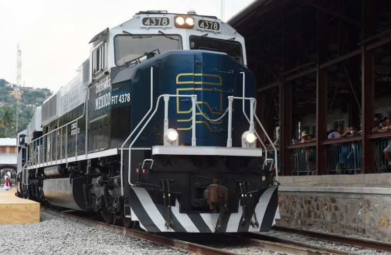 AMLO completes first interoceanic passenger train trip