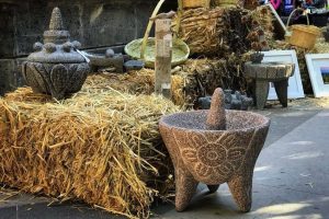 How to use a molcajete and what to cook with it