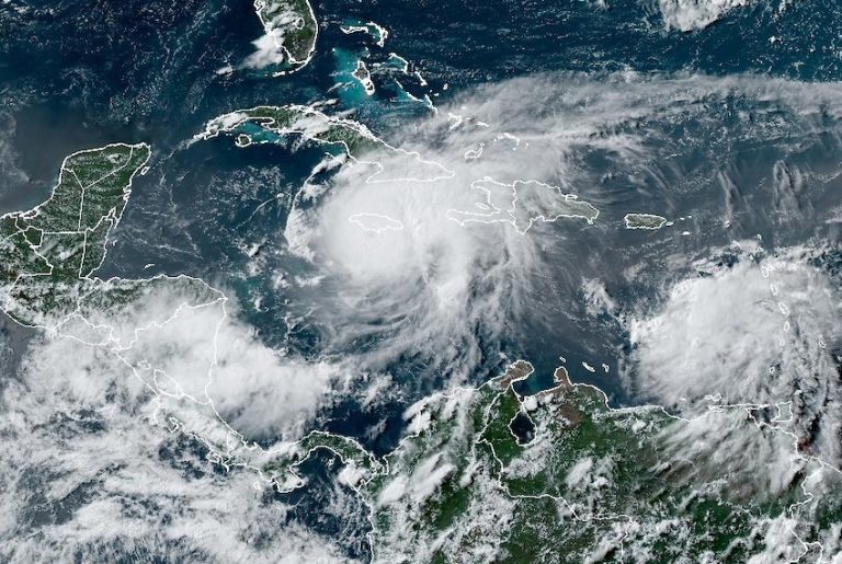 Hurricane warning in effect for Quintana Roo as Beryl nears