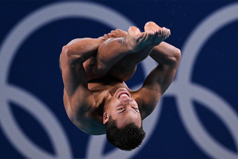 Mexico's Olympic divers advance, synchronized swimmers shine