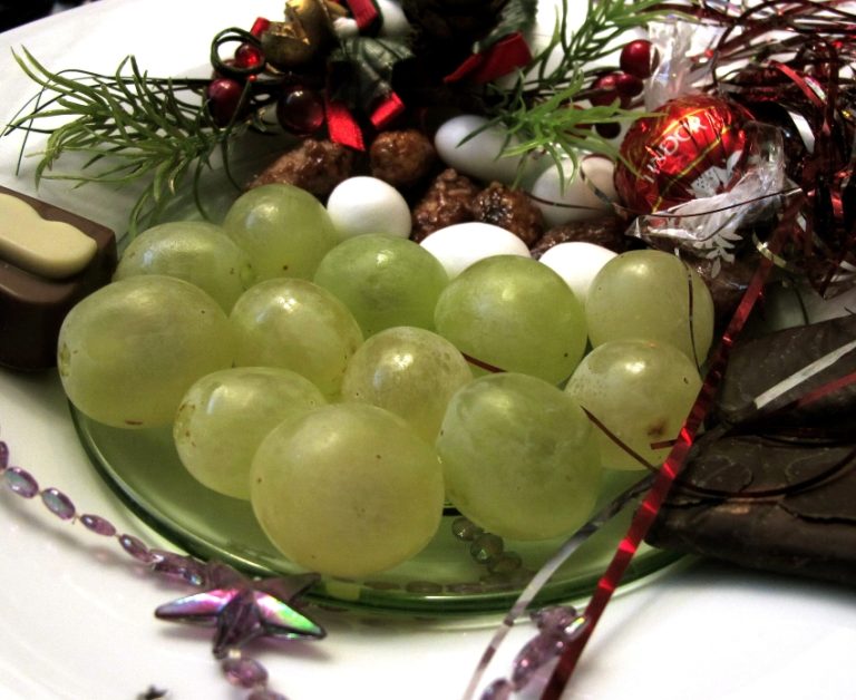 The touching meaning of the 12 lucky grapes in New Year's Eve