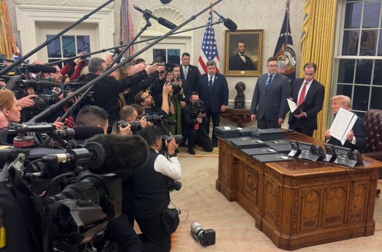 Trump signs executive order declaring national emergency at border