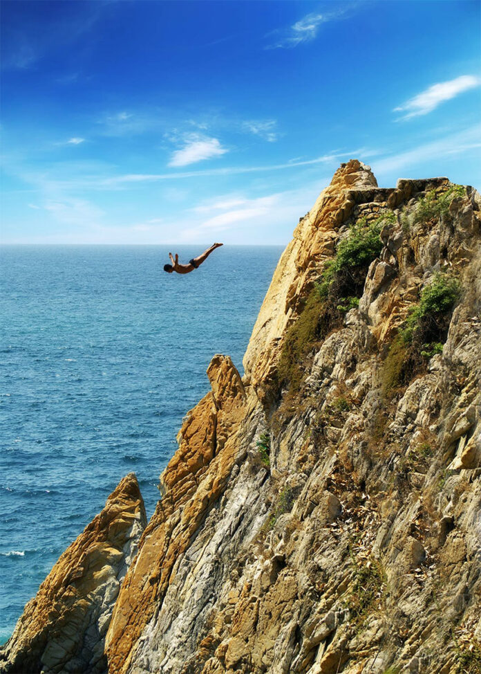Acapulco cliff divers win Guinness Record for 5 million dives
