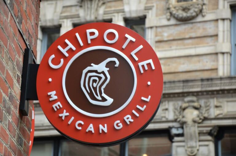 Chipotle Mexican Grill to open its first restaurant in Mexico by 2026