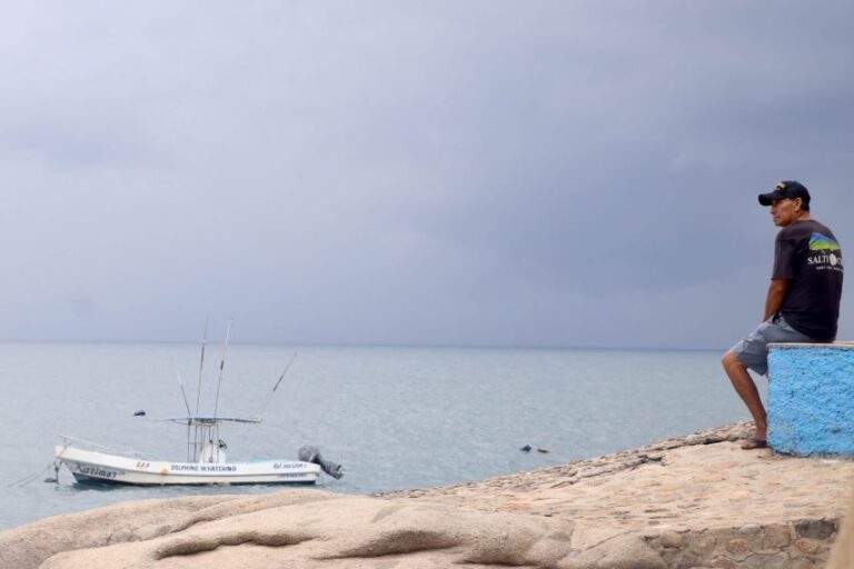 Hurricane Erick gaining strength as it heads for Guerrero and Oaxaca ...