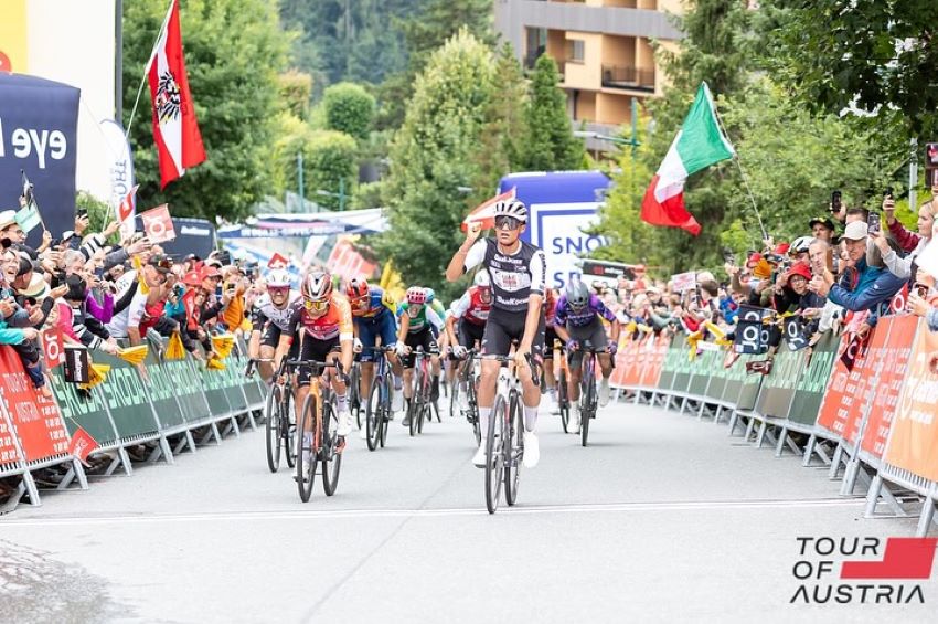 Mexican star cyclist Isaac del Toro wins Stage 3 in Tour of Austria