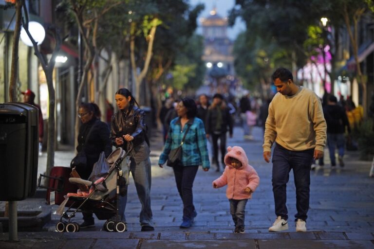 The first cold front of the season is on its way to Mexico's northeast