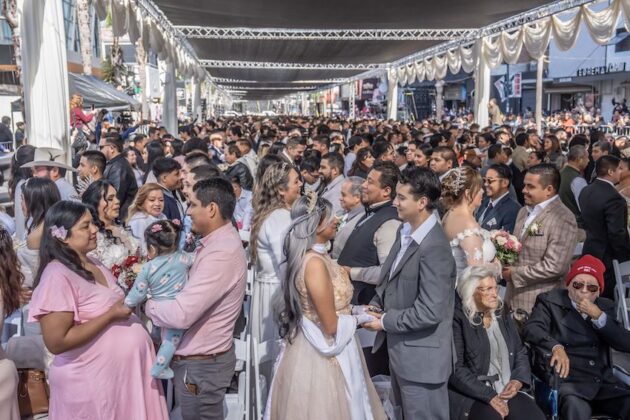 In Mexico, 10,000 couples tied the knot in collective weddings held on ...