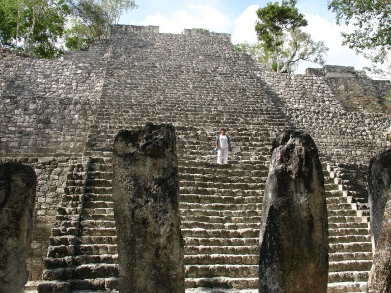 An archaeologist's guide to the ancient Maya city of Calakmul