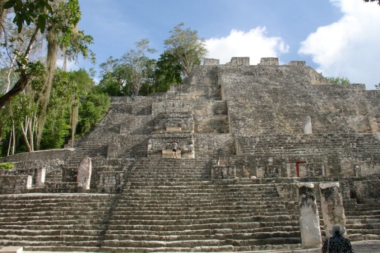 An archaeologist's guide to the ancient Maya city of Calakmul