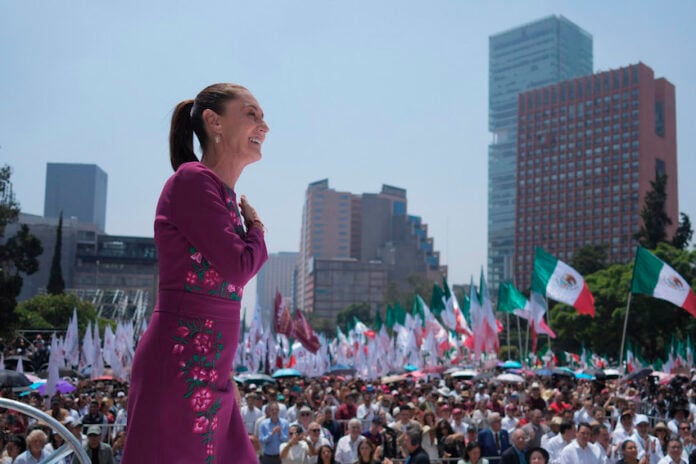 At Sunday rally, Sheinbaum denounces US interference in Mexican affairs